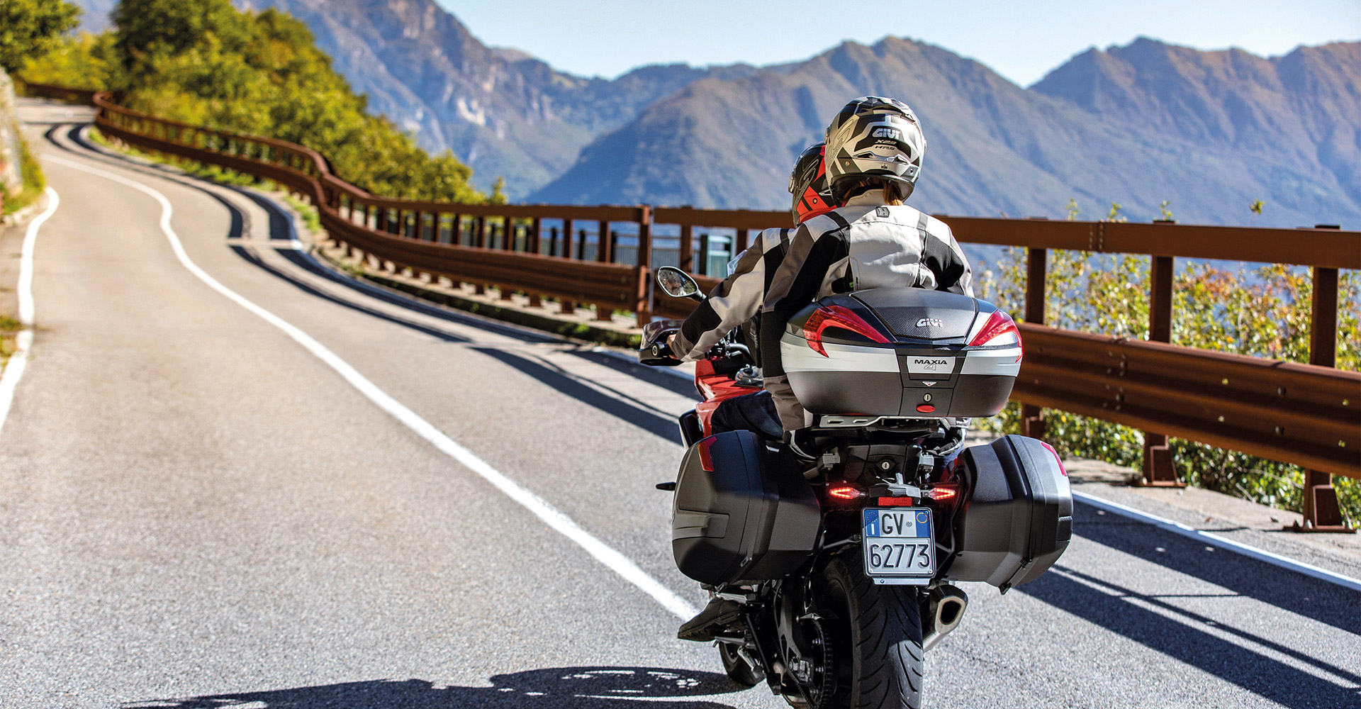 Soft Bags, Cases, Hard Bags, Helmets, Motorbike Accessories - GIVI